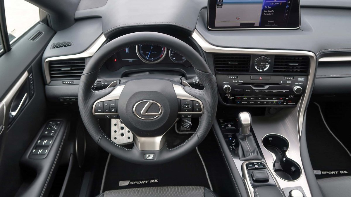 StriveME - لكزس 2017 RX تجربة الفخامة والاعتمادية الفائقة بسعر تنافسي